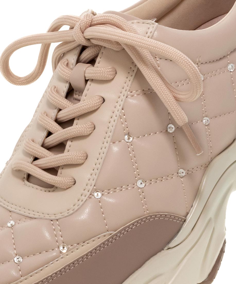 【佐藤晴美さん着用】ビジューキルティングスニーカーRANDA公式サイト